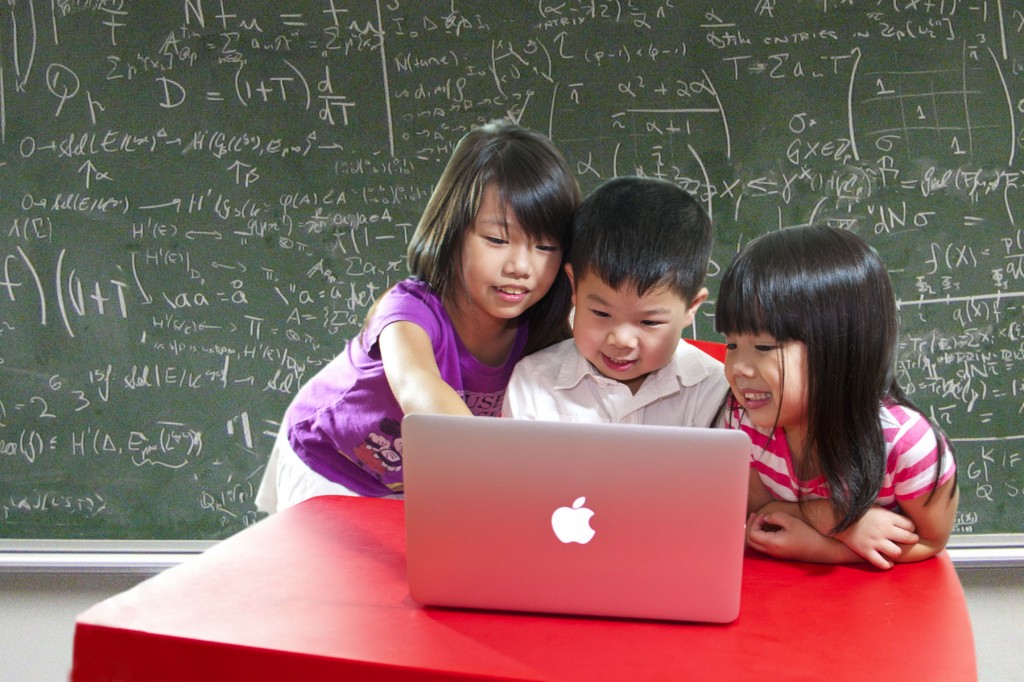 How To Choose A Smart & Perfect Tutor For Your Kid?